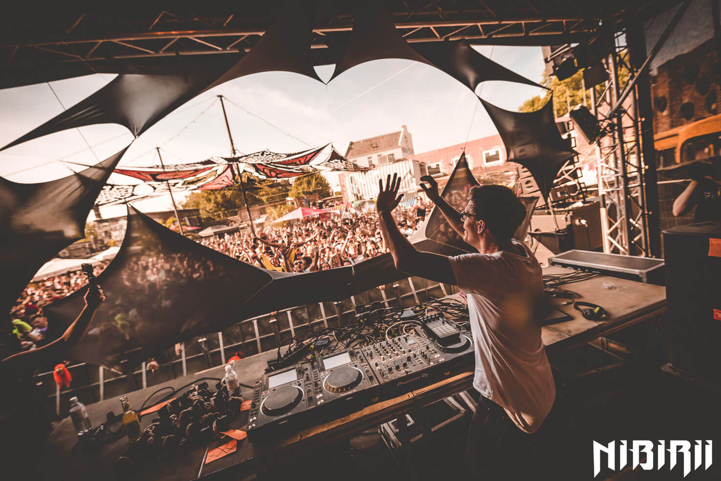 Wild, bunt, authentisch - das Nibirii Festival - Festival Dates